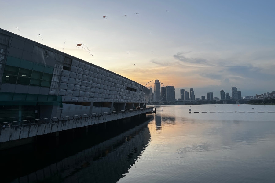 Marina Barrage Singapore Picnic | Kite-Flying | Sunset • The Gees Travel