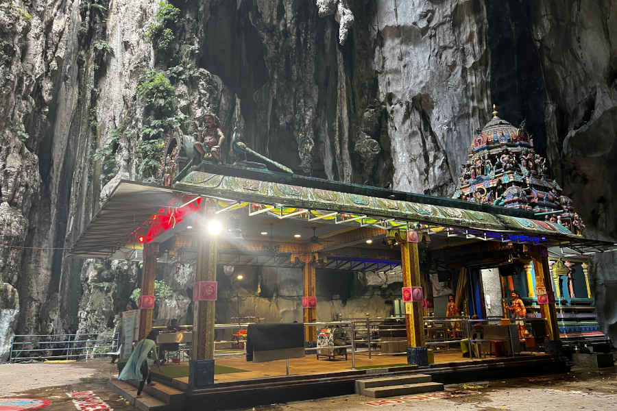 Tourist Guide To Batu Caves Temple Malaysia • The Gees Travel