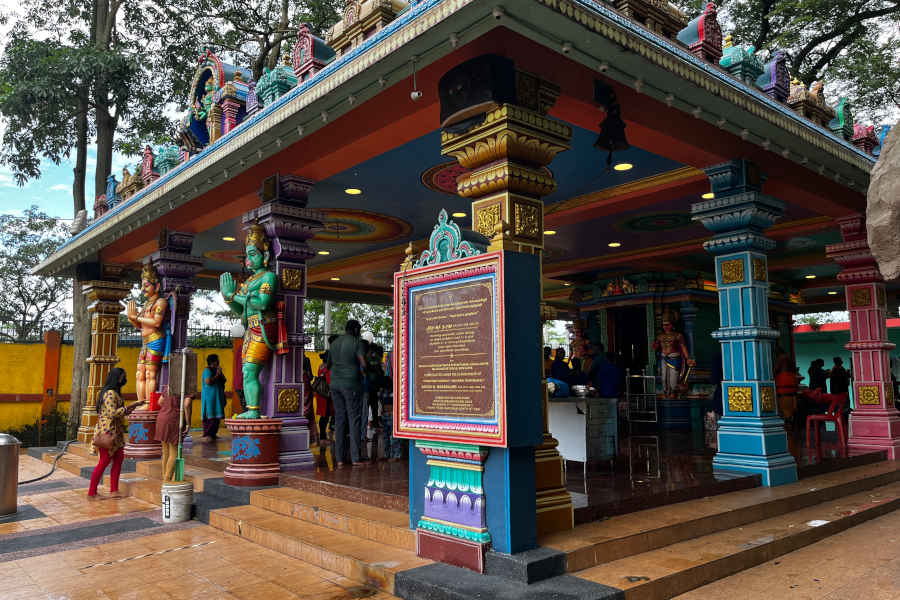 Tourist Guide To Batu Caves Temple Malaysia • The Gees Travel