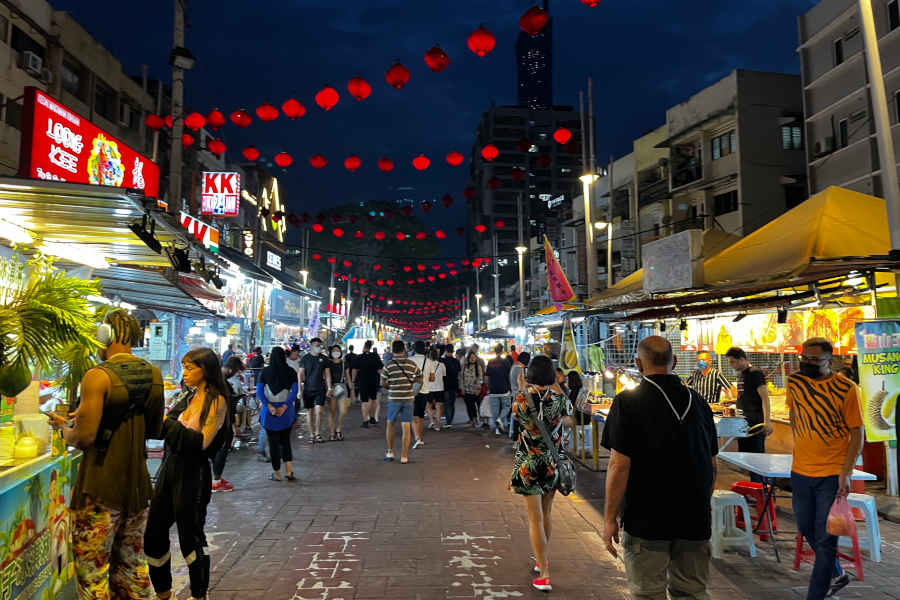 Jalan Alor Food Street Tourist Guide • The Gees Travel