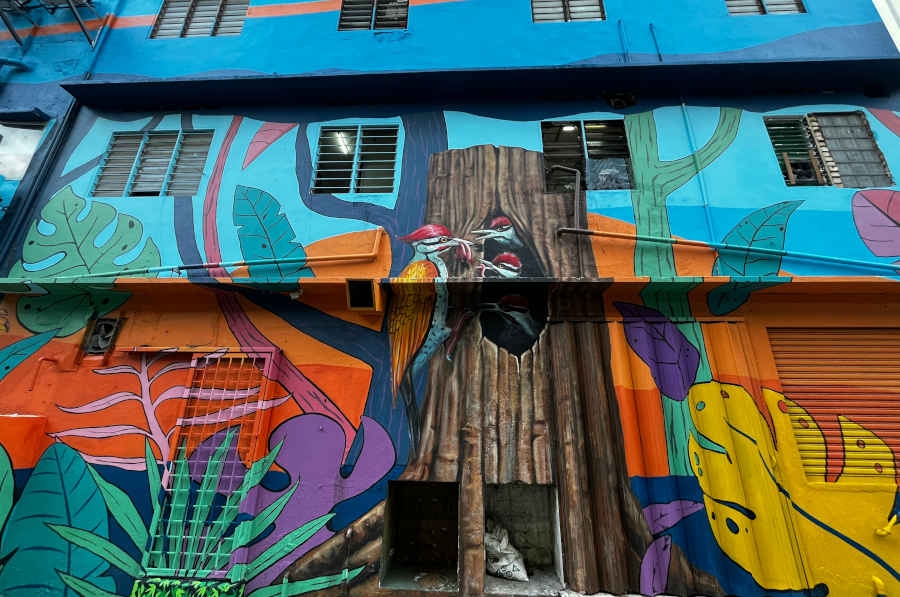 Explore Jalan Alor KL Street Art Collections • The Gees Travel