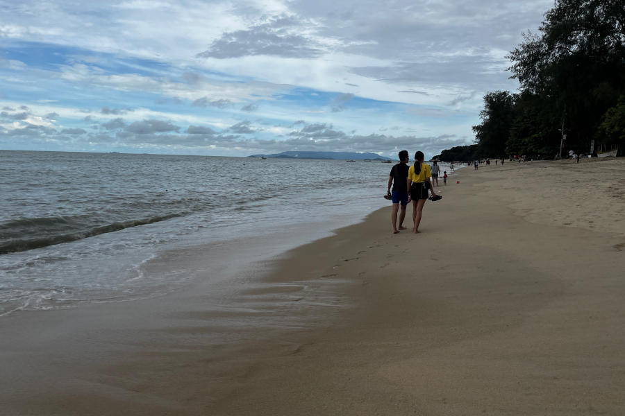 6 Things To Do In Batu Ferringhi Beach, Penang • The Gees Travel