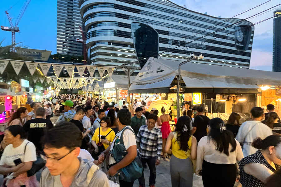 Jodd Fairs Night Market • The Gees Travel